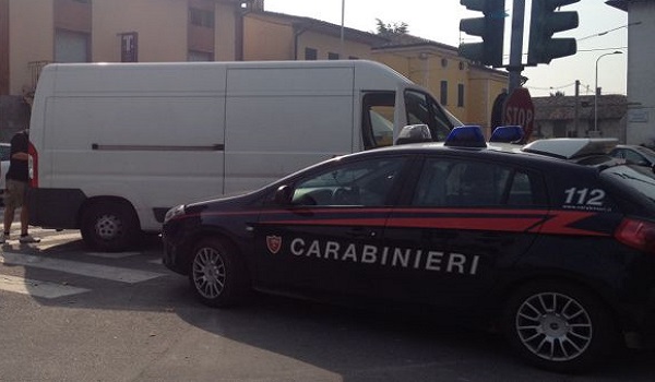 Carate, banditi assaltano furgone delle sigarette - Prima Monza Carate, banditi assaltano furgone delle sigarette - Prima Monza