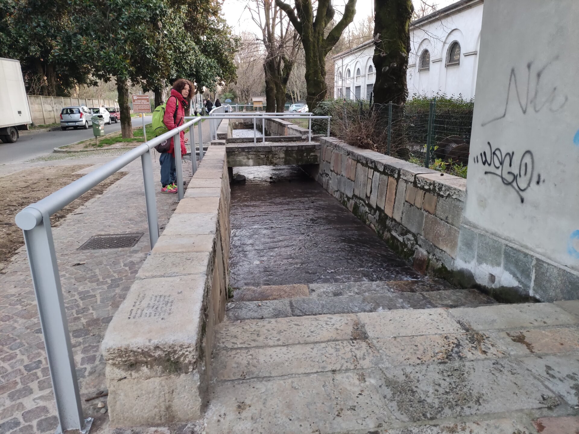 L'acqua torna a scorrere nella roggia, ma sono solo prove tecniche ...