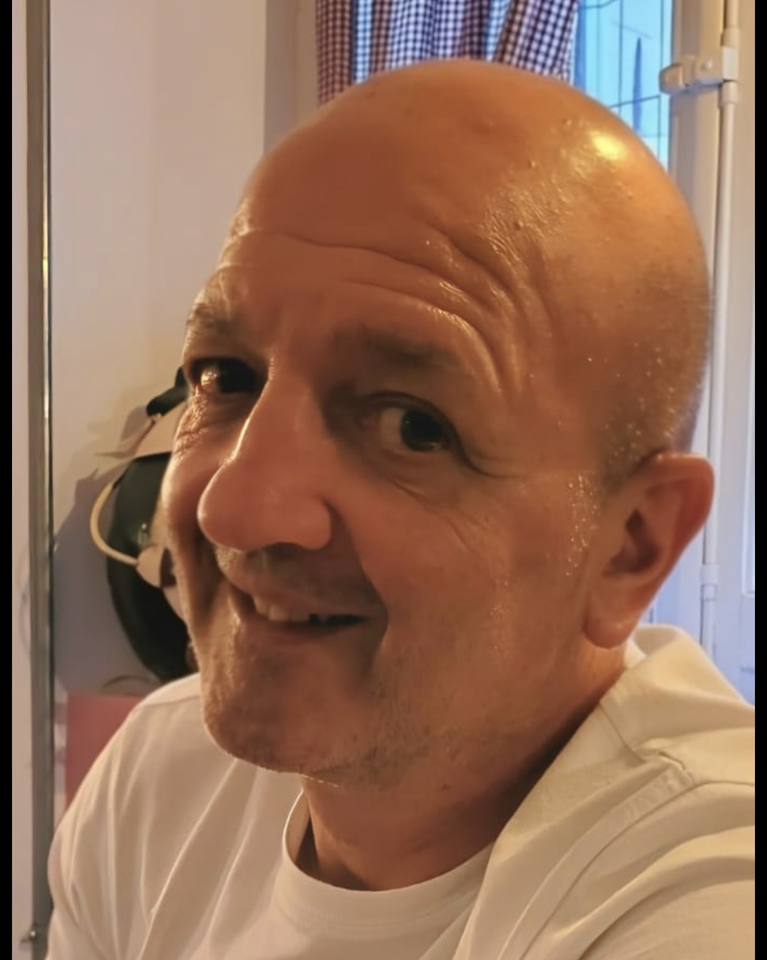 Stroncato da un infarto tra le braccia della moglie, l'addio a Gian ...